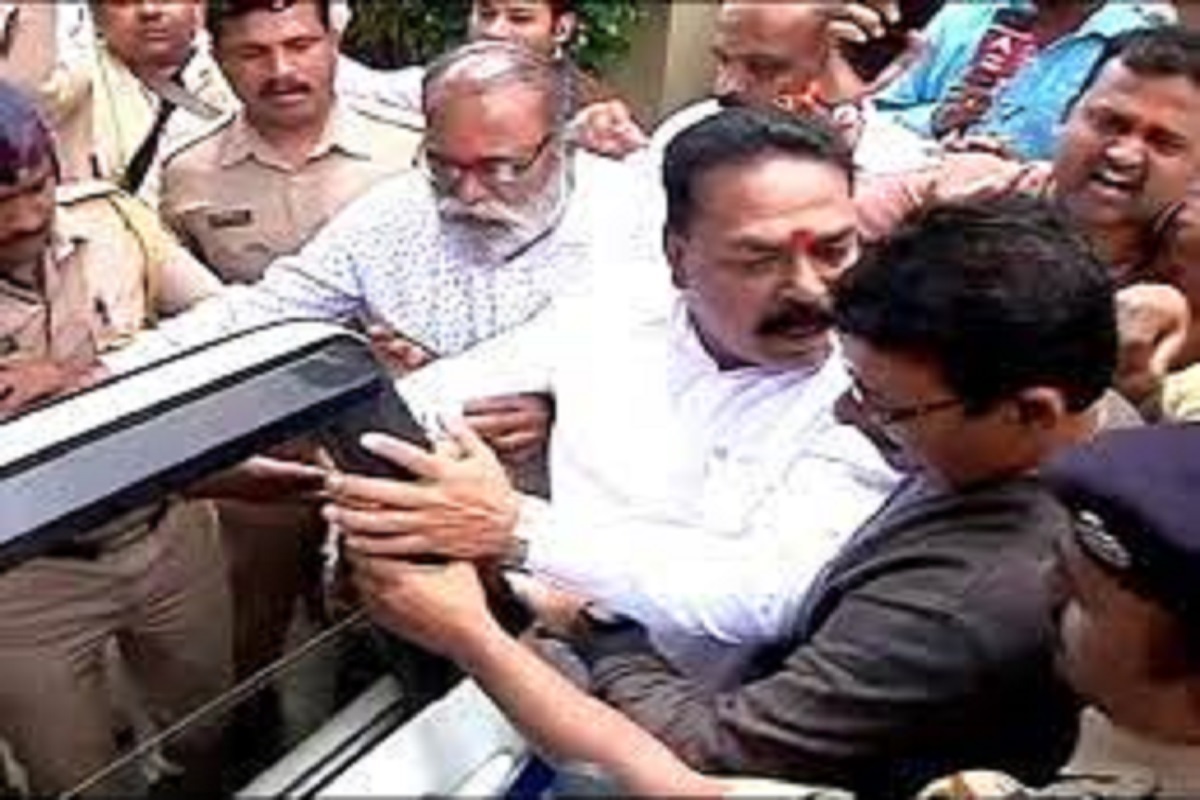 Police In Kolhapur Pm Eknath Shinde Shiv Sena District President Sanjay ...