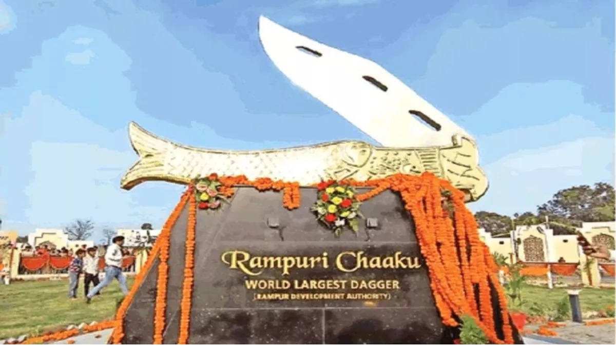 Worlds Largest Rampuri Knife Installed At Johar Chowk