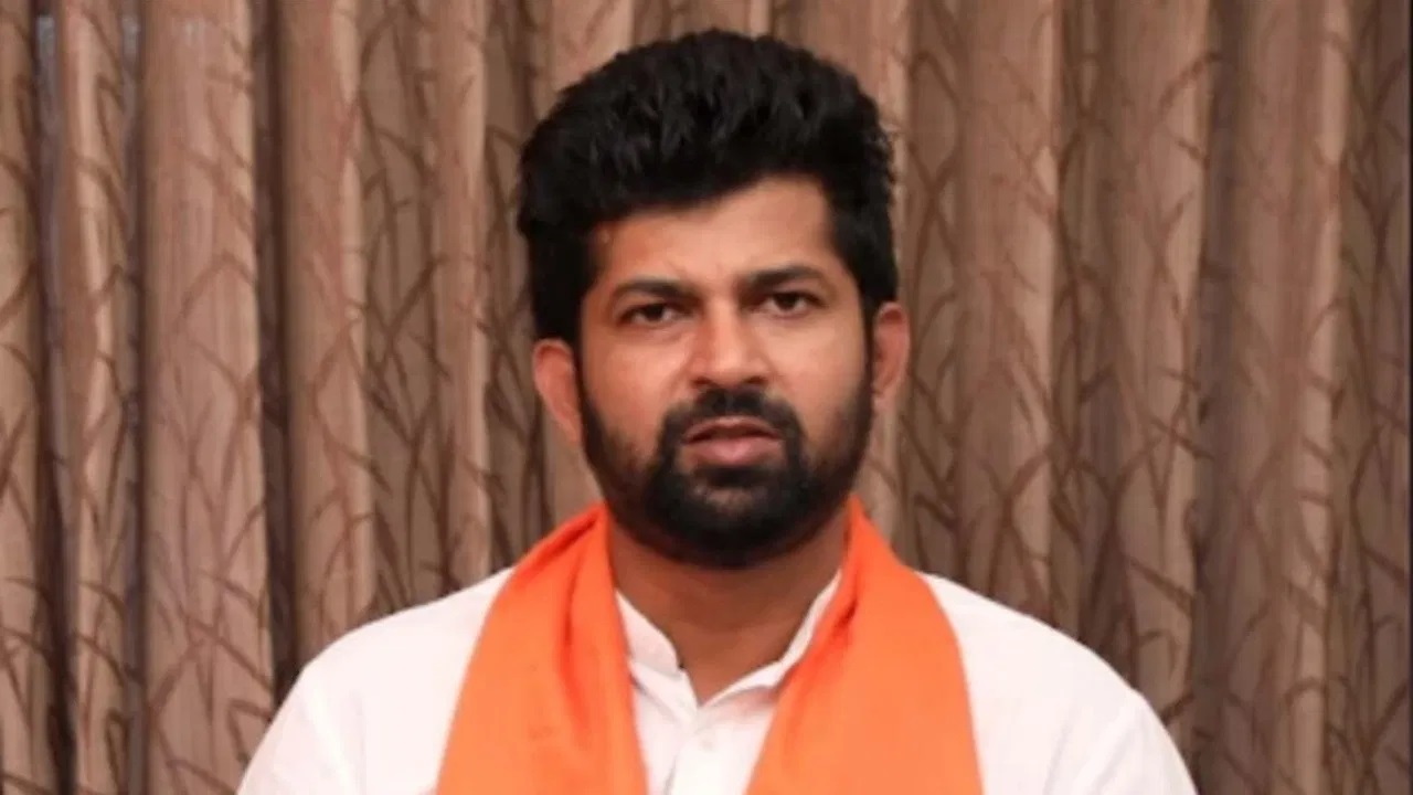 Who Is Bjp Mp Pratap Simha Who Visiter Pass On Security Breach In New Parliament